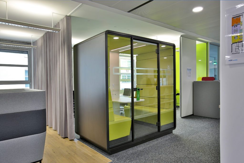 Effiziente Telefonbox für Büro: Stille Arbeitsumgebung und Privatsphäre